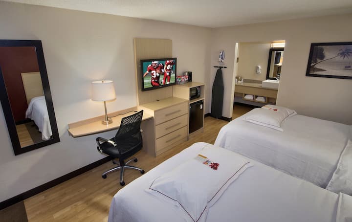 Travel With Pets In Peace Near Naples Beach & Pier - Naples, FL