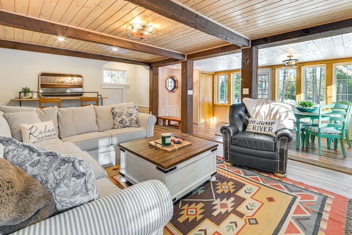 Sturgeon River Gem! Ski, Snowmobile, Golf & Fish - Indian River, MI