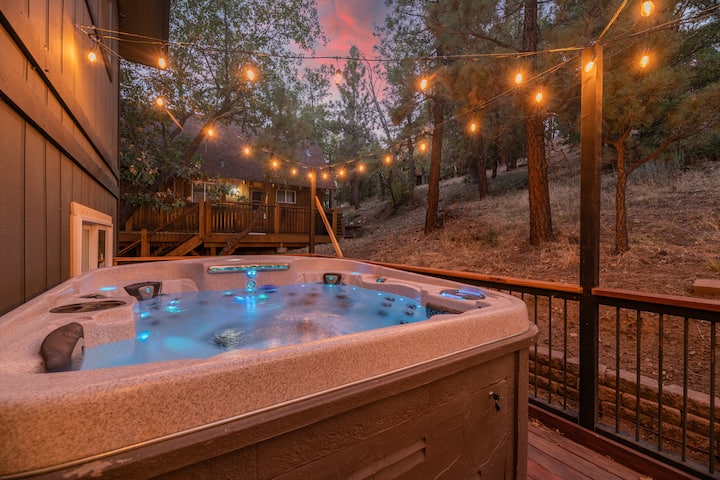 Close To Slopes, Modern, Hot Tub, Fireplace, Deck - Big Bear Lake, CA