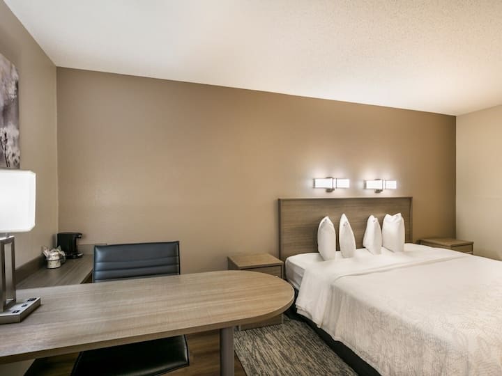 Easy Boston Access From Budget-friendly Room - Wakefield, MA