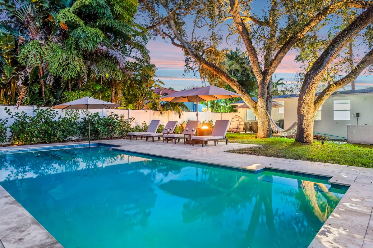 Evergreen Retreat w/ Private Pool • 5 Min Beach - Houses for Rent in ...