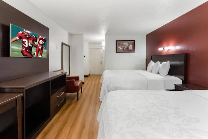 Affordable Room For Pet Owners Near Shopping - Columbus, OH