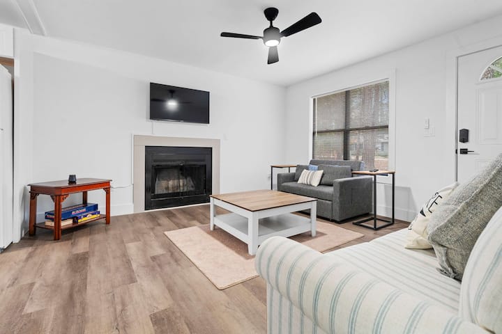 Minutes From Unc | 15 Min To Duke | Private Deck - Chapel Hill, NC