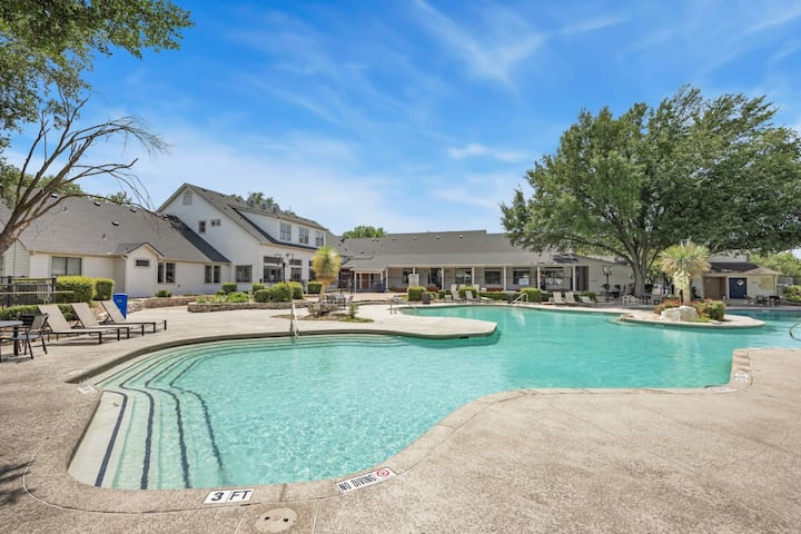 The Rainey | Modern 2br | Austin Walkable Area - Austin, TX