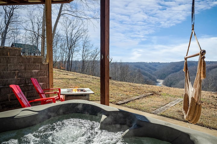 Lake Views W/ Hiking Trails, Game Room, & Hot Tub - Smithville, TN