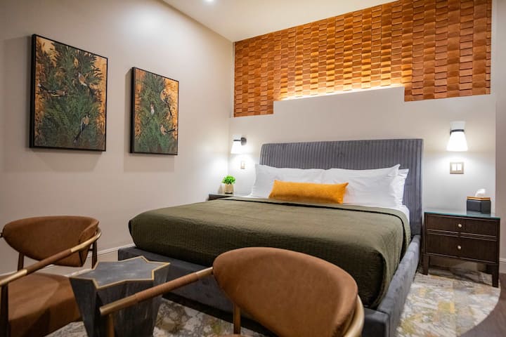 Downtown Springdale Boutique Hotel Adjoining Room - Springdale, AR