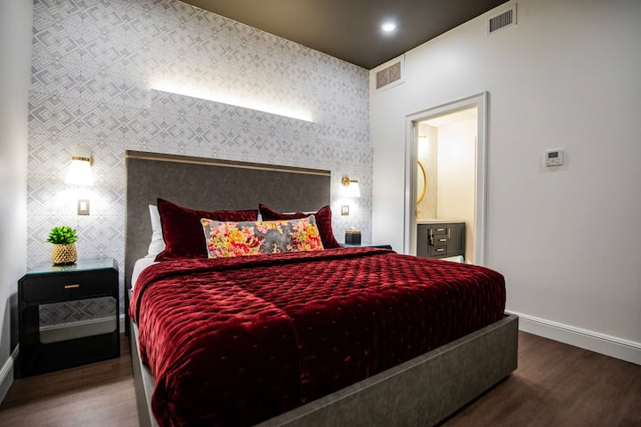 Downtown Springdale Boutique Hotel Room 8 - Springdale, AR