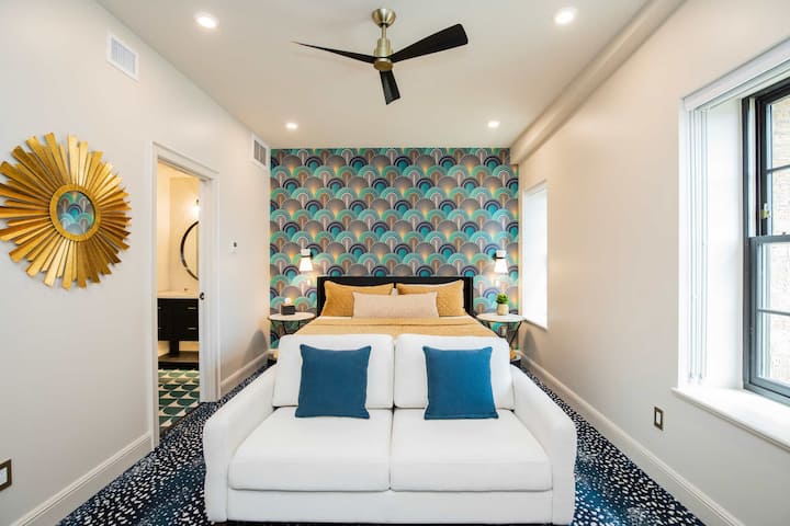 Downtown Springdale Boutique Hotel Adjoining Room - Springdale, AR