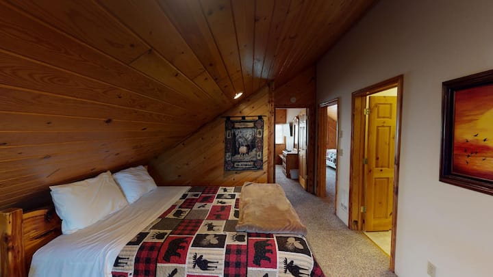 40 Mi To Ynp | Creek Views | Hidden Creek Cabin - Island Park, ID
