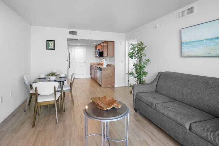 Relaxing Cozy Water Views Apt | Fort Myers - Fort Myers, FL