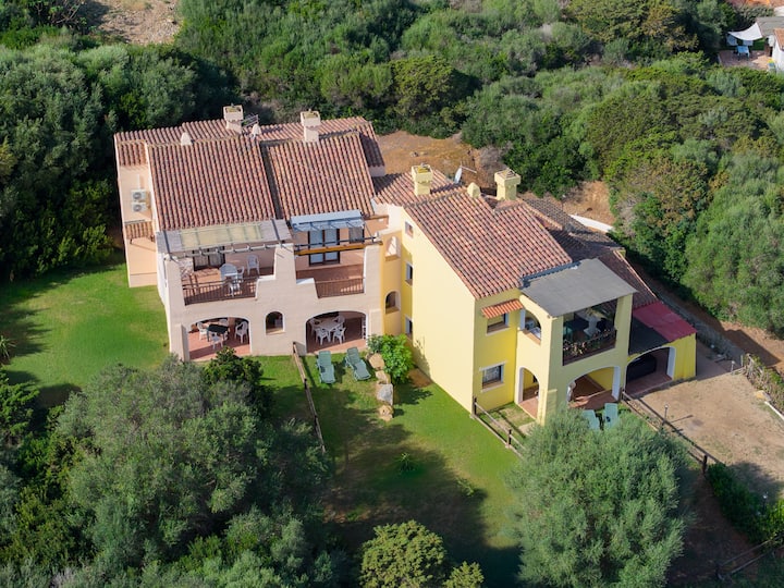 Spacieux Appartement Avec Piscine - Sassari