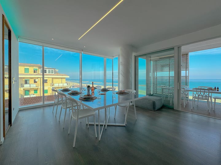 Chic & Spacious Apartment Facing The Sea - Civitanova Marche