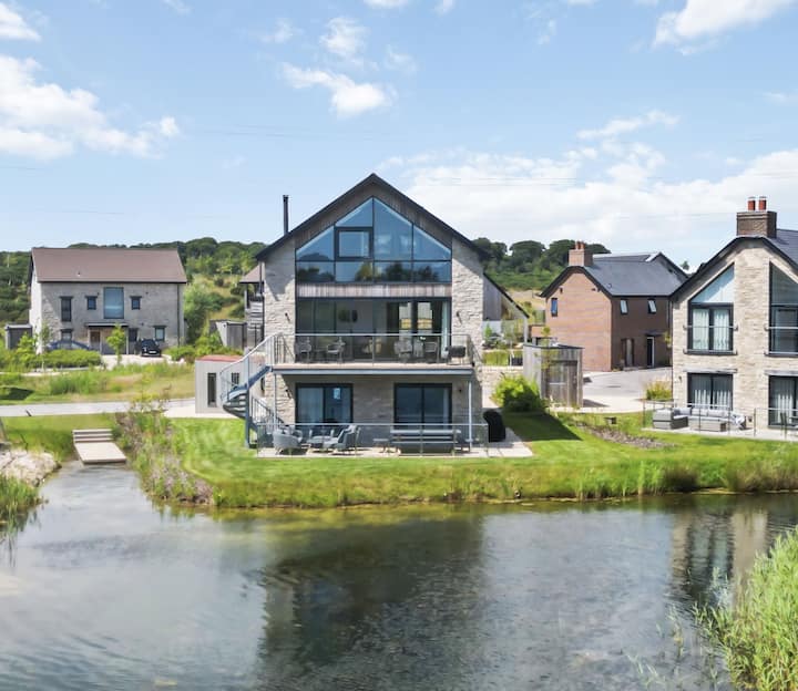 Luxury Lakeside Dorset Home - Sleeps 12 - Dorset