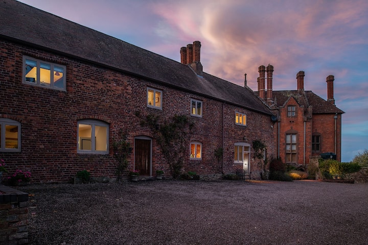 Historic House With Characterful Period Features - Westbury, UK