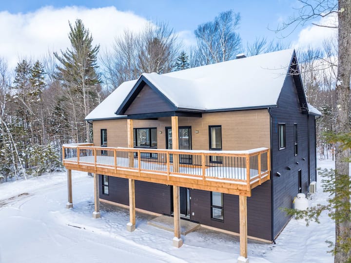 Spa, Billard Et Confort | Chalet Le Barista - Hawkesbury