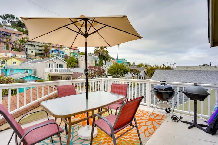 Tropical Island Escape W/ Deck, Walk To Avalon Bay - Avalon, CA
