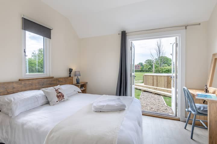 The Burrow By Plush Huts - Tenterden