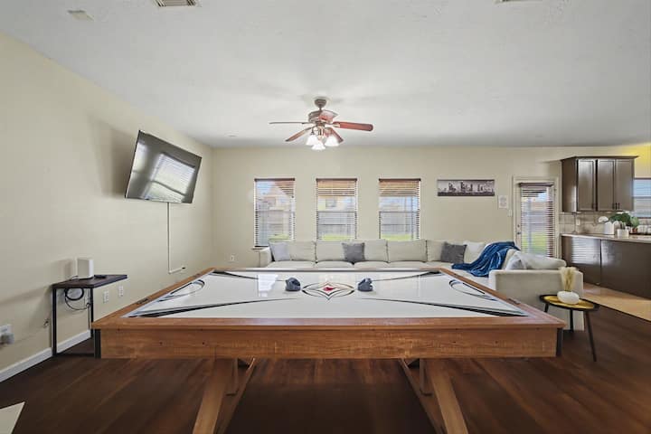 Baytown Htown Escape | Air Hockey Yard Bbq Games - Baytown, TX