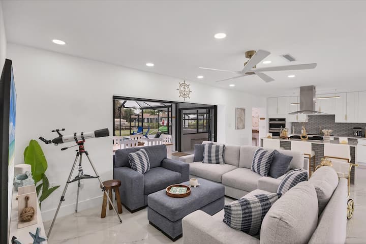 Port Charlotte 4 Bedroom Pool Vacation Home Canal - Port Charlotte, FL