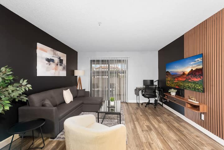 Modern Tempe 2br Stay For 7 Pools, Fitness Center - Tempe, AZ