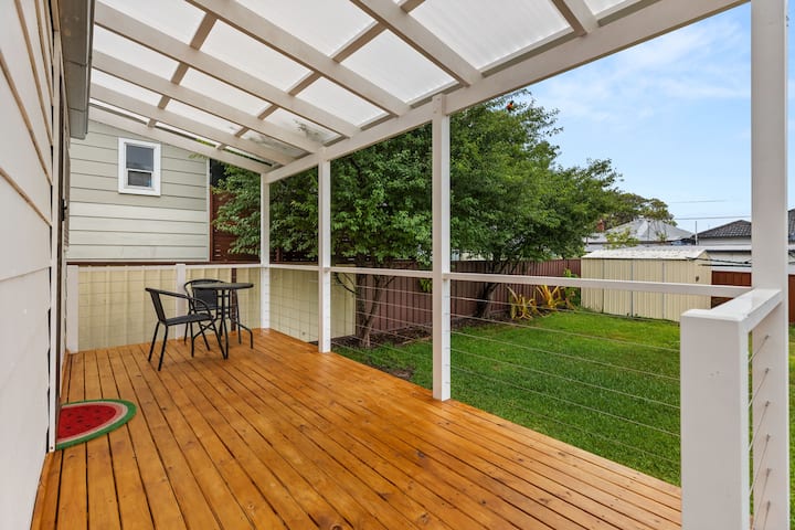 Relaxing Retreat With Spacious Outdoor Area - Newcastle