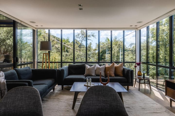 The Palm Beach Treehouse - Waiheke Island