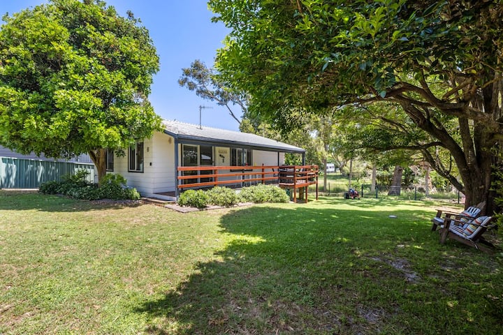 Karingal Beach Cottage  Fingal Bay - Nelson Bay