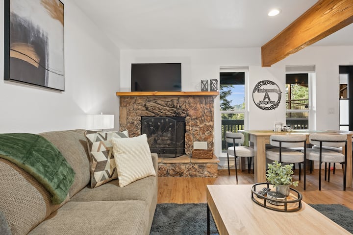 Modern Tahoe Retreat | Remodeled Near Skiing |0658 - Stateline, NV