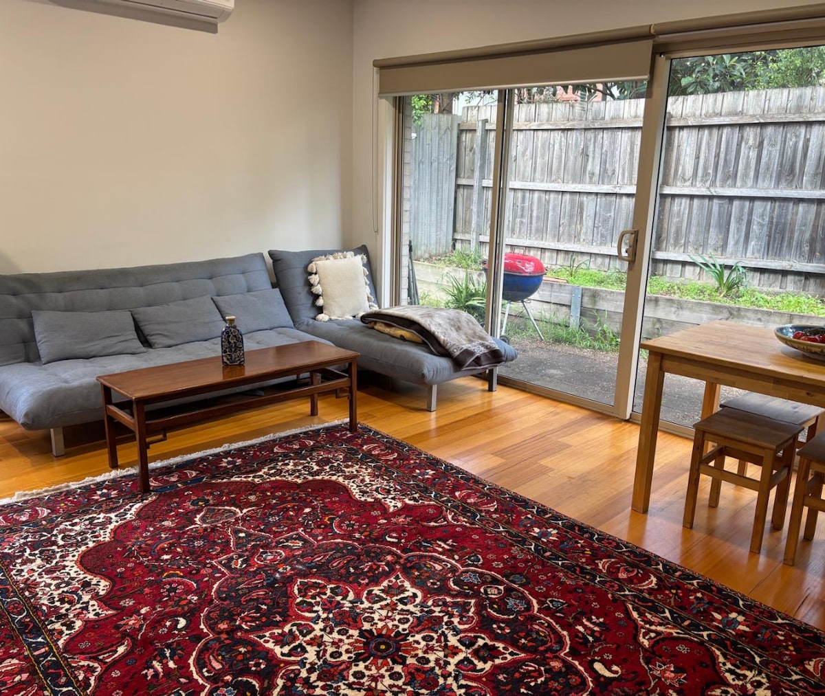 Cozy 2BDR Ivanhoe Unit with Modern Amenities - Flats for Rent in ...