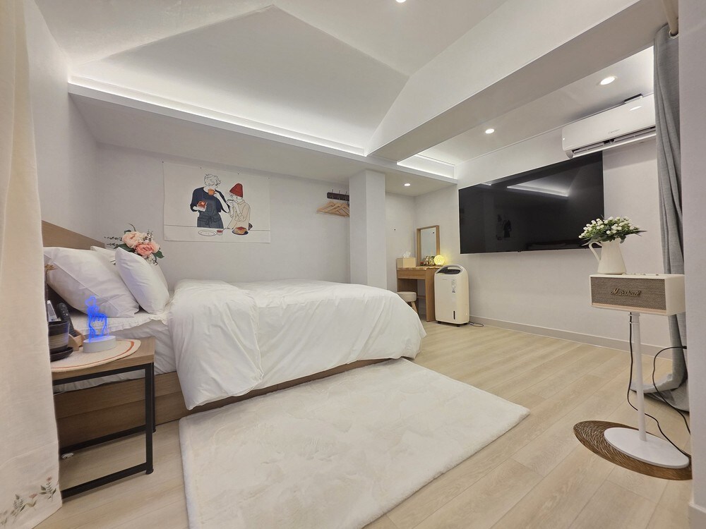 #Mascotas #Jacuzzi #Hanok Village #Sala de la Catedral de Jeondong ...