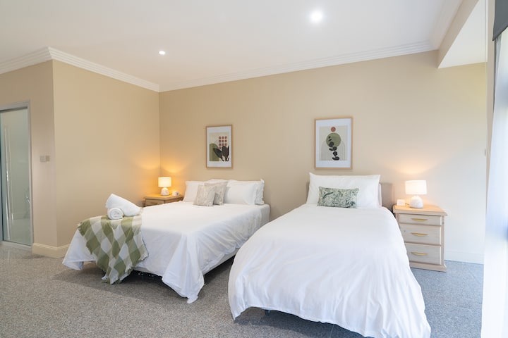 Suite 2 — Queen + 2 King Singles - Morisset