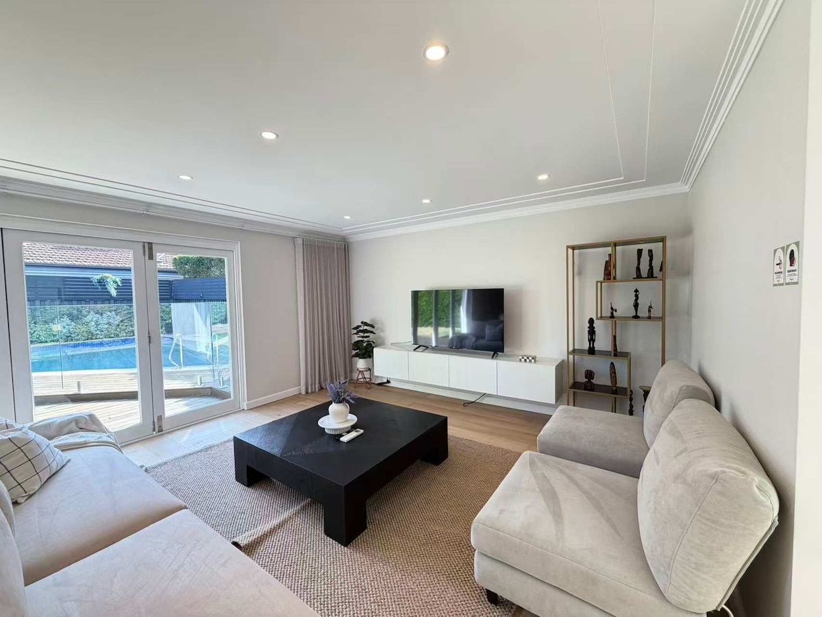 Elegante refugio familiar de 5 dormitorios con piscina en Linley Point ...