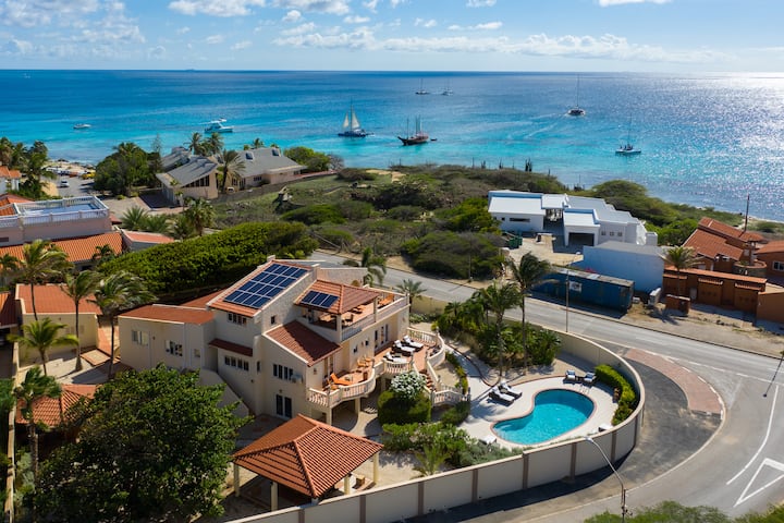 Steps From The Beach • Ocean View Villa - アルバ