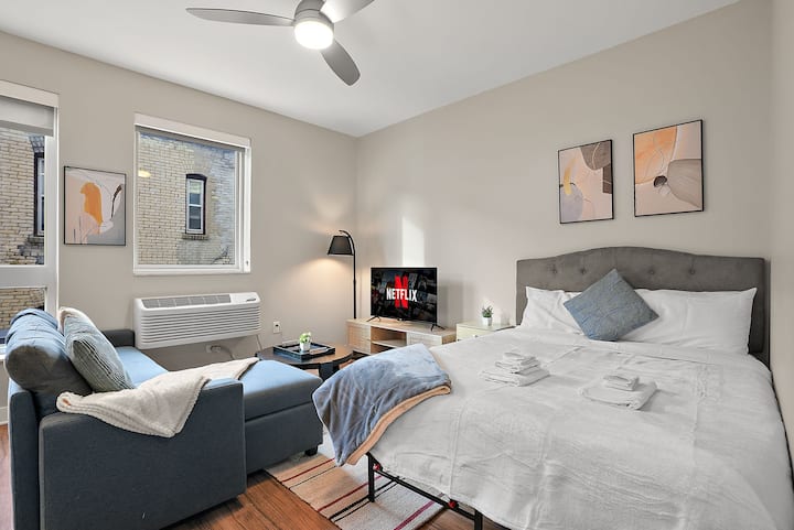 Cozysuites Marquee Studio With Pool & Gym - Minneapolis, MN