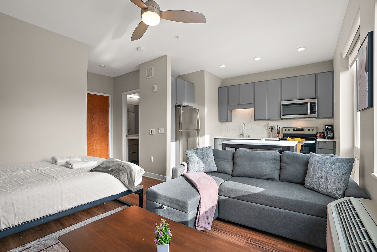 Acogedoras suites en Marquee Studio Queen con piscina y gimnasio ...