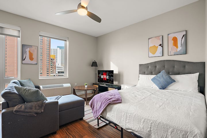 Cozysuites Stylish Studio With Pool & Gym - Minneapolis, MN
