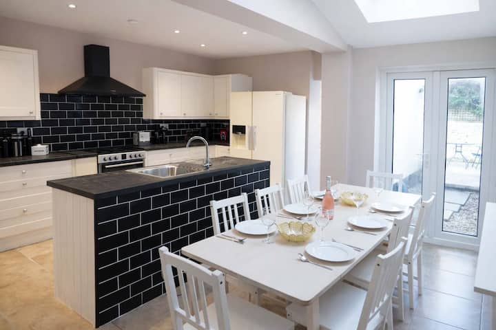 4br House With Game Room, Garden & Free Parking - Cardiff