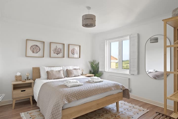 Apartment, Sea Views & Parking, Walk To Fistral - Crantock