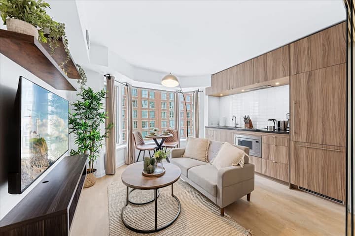 Sleek Yorkville Condo – Modern Living Awaits - Toronto