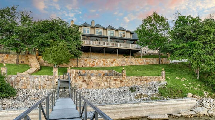 Luxury Lake Escape | Dock, Basketball & Views! - Lake Bridgeport, Bridgeport
