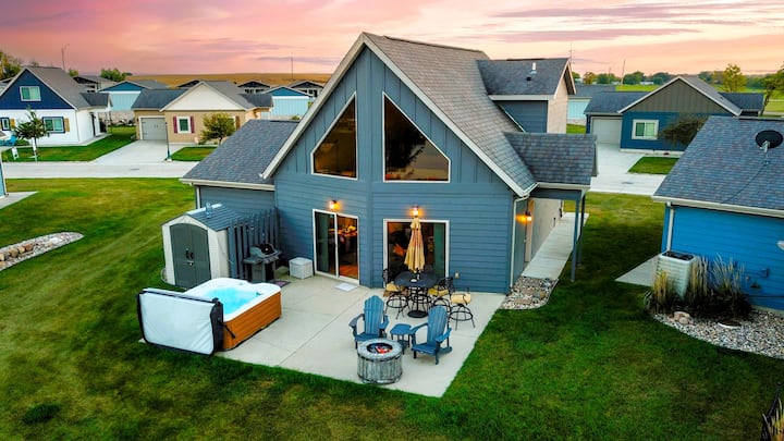 20% Discount Boho Bungalow On The Pond W/ Hot Tub - Okoboji, IA