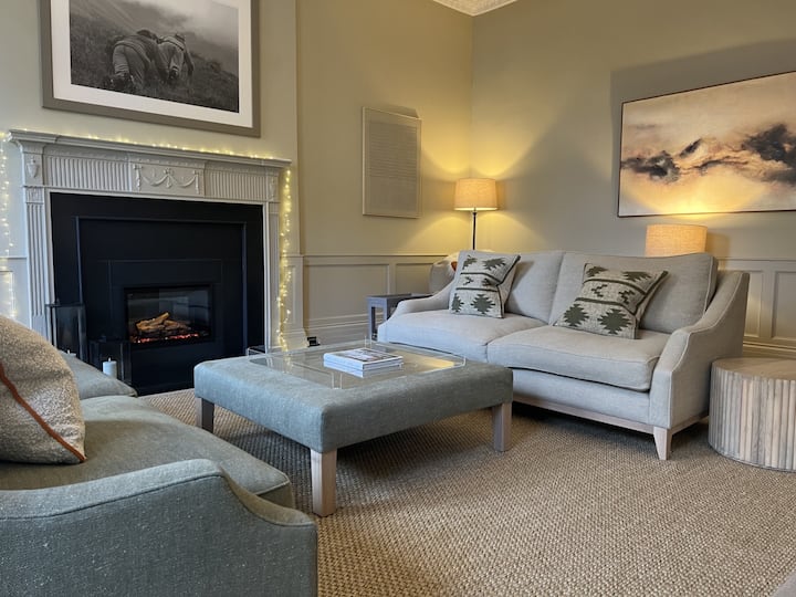 Stylish Georgian Main Door Apartment - Edinburgh