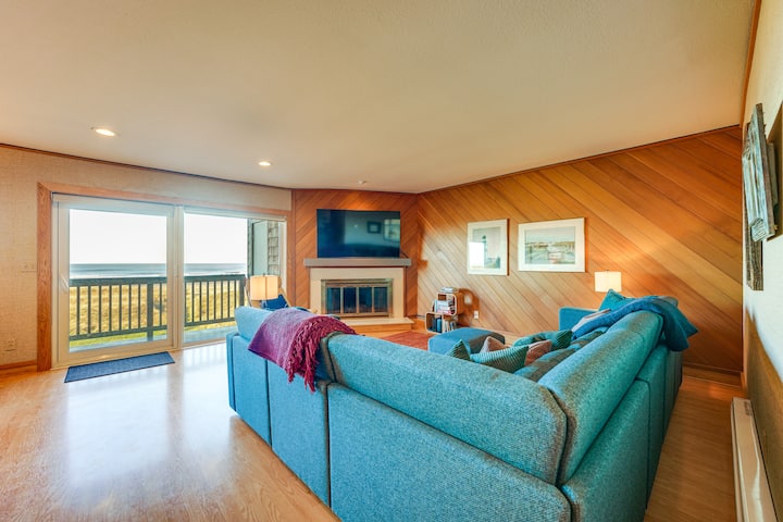 Stunning Ocean Views! Oregon Coast Condo - Gearhart, OR