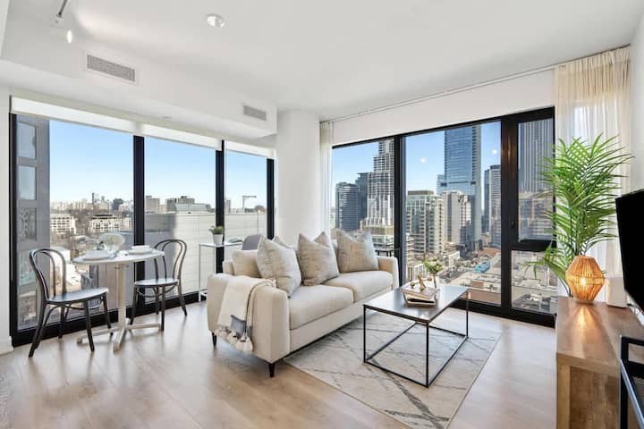 Live Stylishly In Yorkville + 1 Free Parking - Toronto