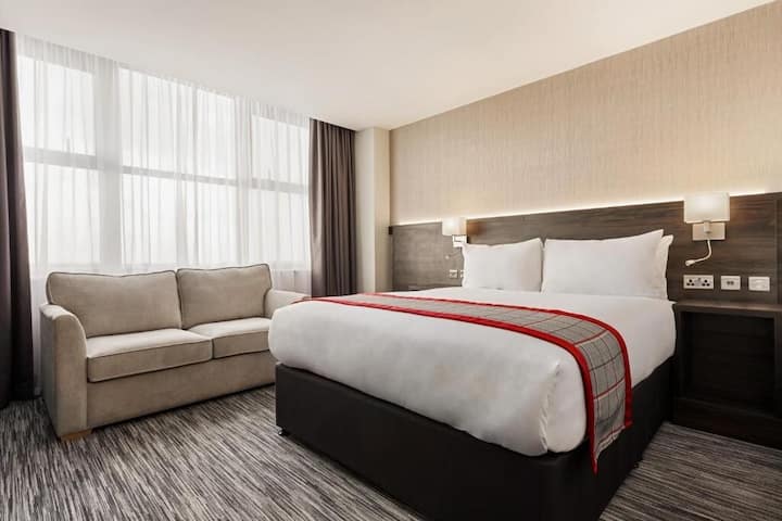 Ramada East Kilbride | Family Room | Spacious - Strathaven