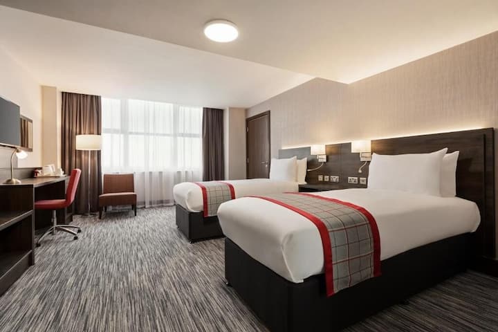 Twin Room | Ramada East Kilbride | By Shops - East Kilbride