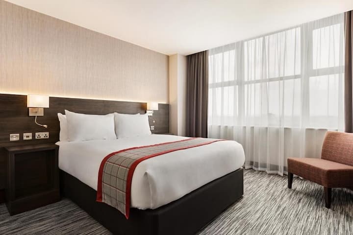 Ramada East Kilbride | Double Room | Relaxing - East Kilbride