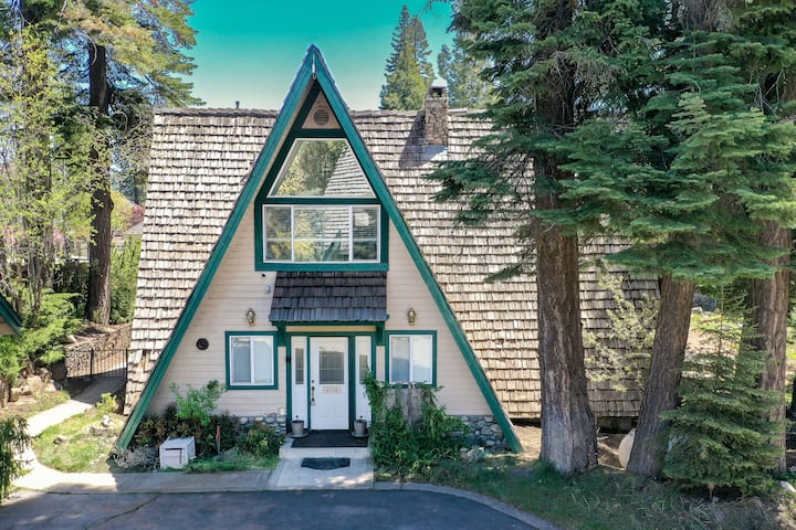 4 Gables W/ Boat Slip Near Lakefront - Lake Almanor, CA