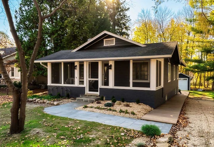 Charming Craftsman Cottage, Walk To Beach - Douglas, MI