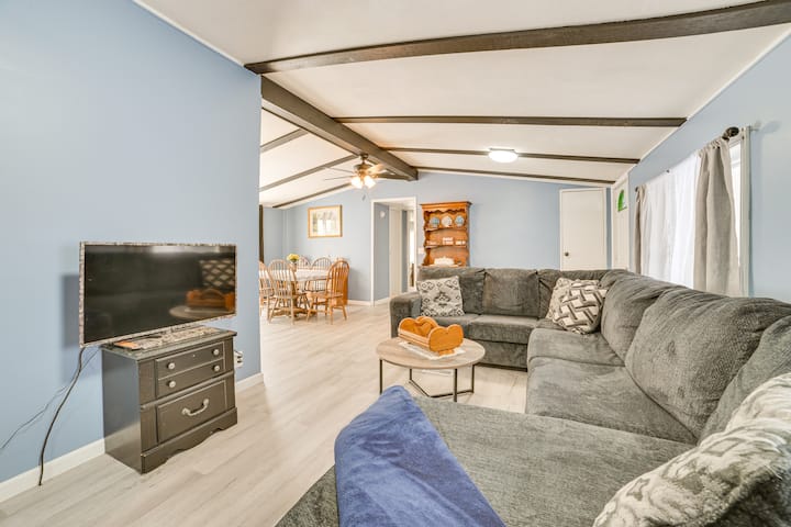 1 Mi To Otsego Lake: All-season Family Home - Gaylord, MI